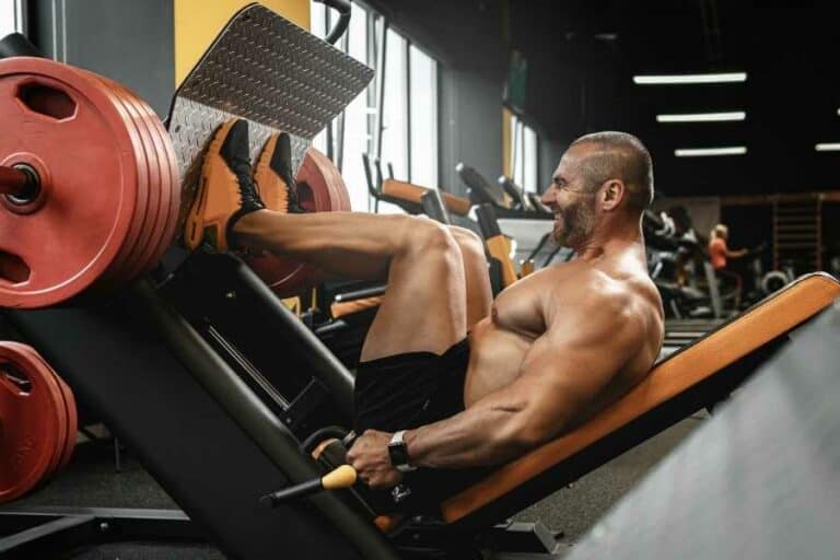 7 Best Squat Variations For Beginners (build legs & glutes)